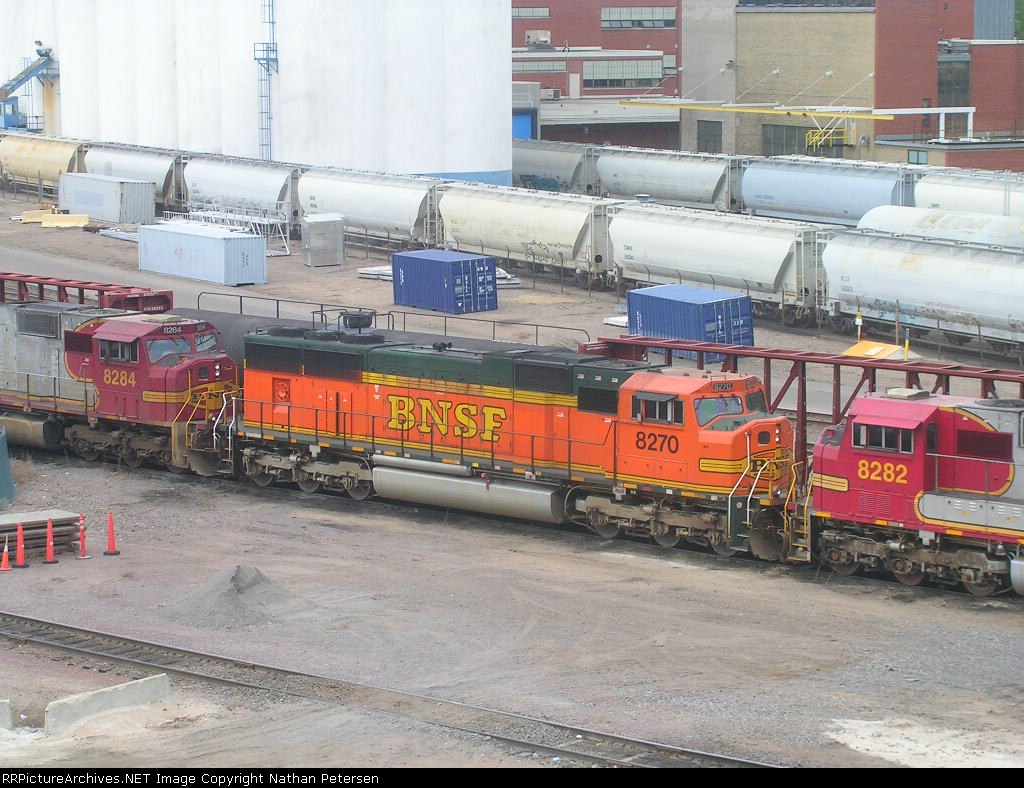 BNSF 8270